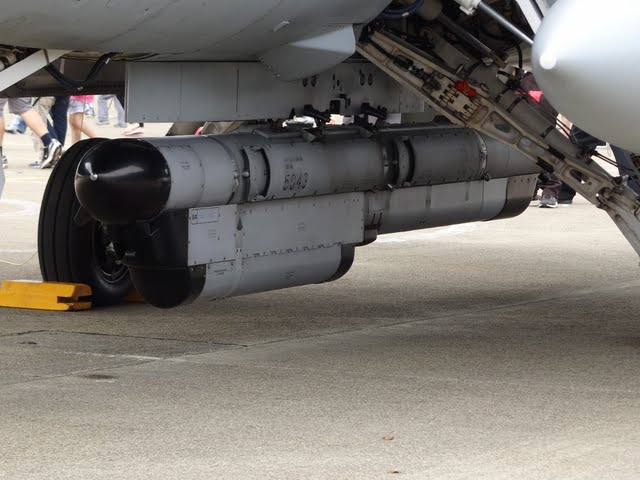 Blair's 軍事,警察及消防攝影: AN/ALQ-184(V)7型電戰莢艙