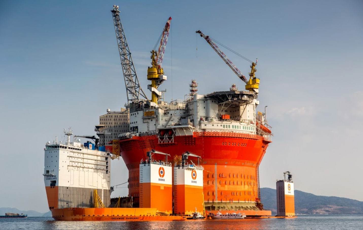 Maszyny okiem dziewczyny: STATKI, KTÓRE TRANSPORTUJĄ INNE STATKI