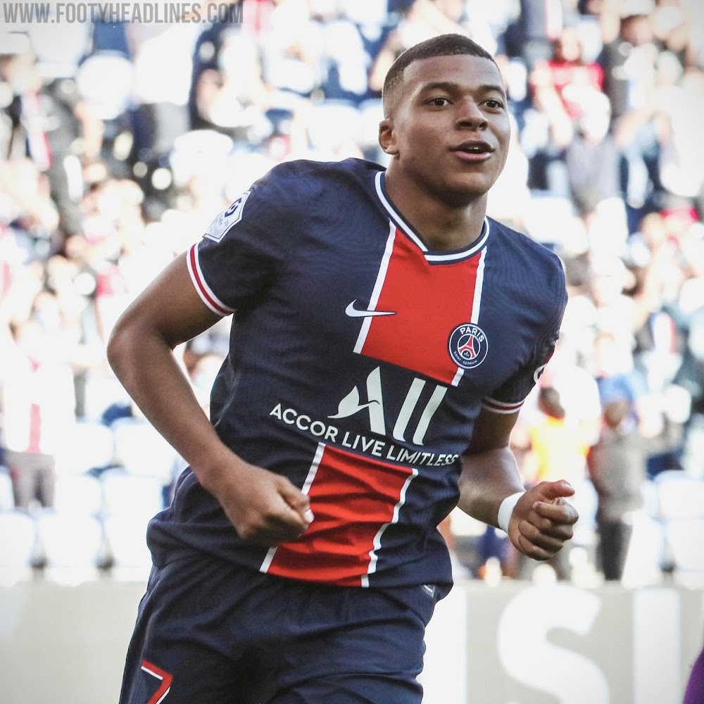 On Pitch: Paris Saint-Germain 20-21 Home Kit - Footy Headlines