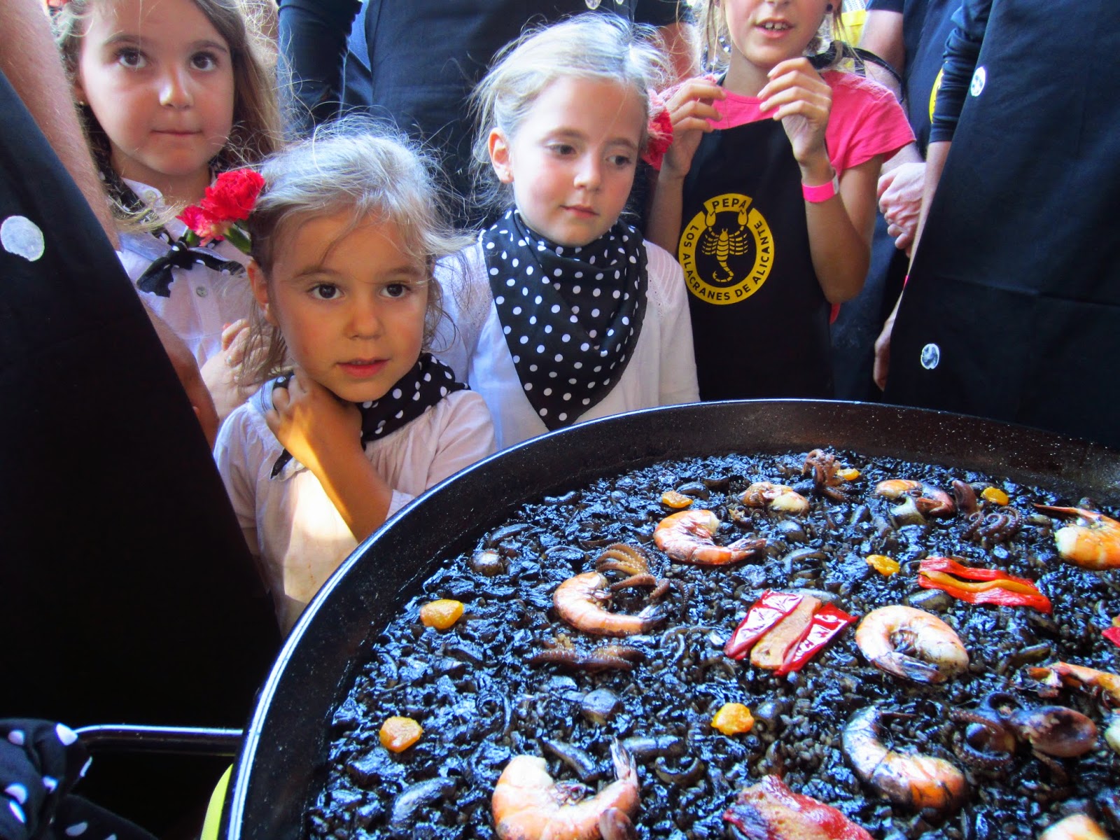 gustidude: Paella Fest 2014....LOTS of Paella
