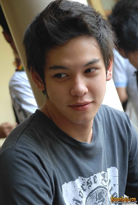 20 Cowok Tertampan di Indonesia