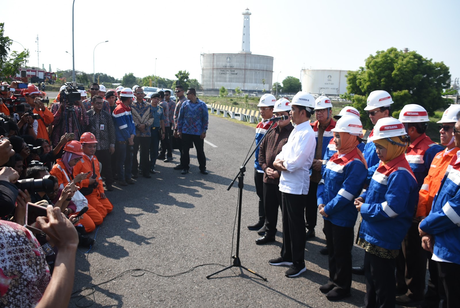 Kunjungi Kilang TPPI Tuban, Presiden Jokowi: Produk Petro Kimia seperti ...