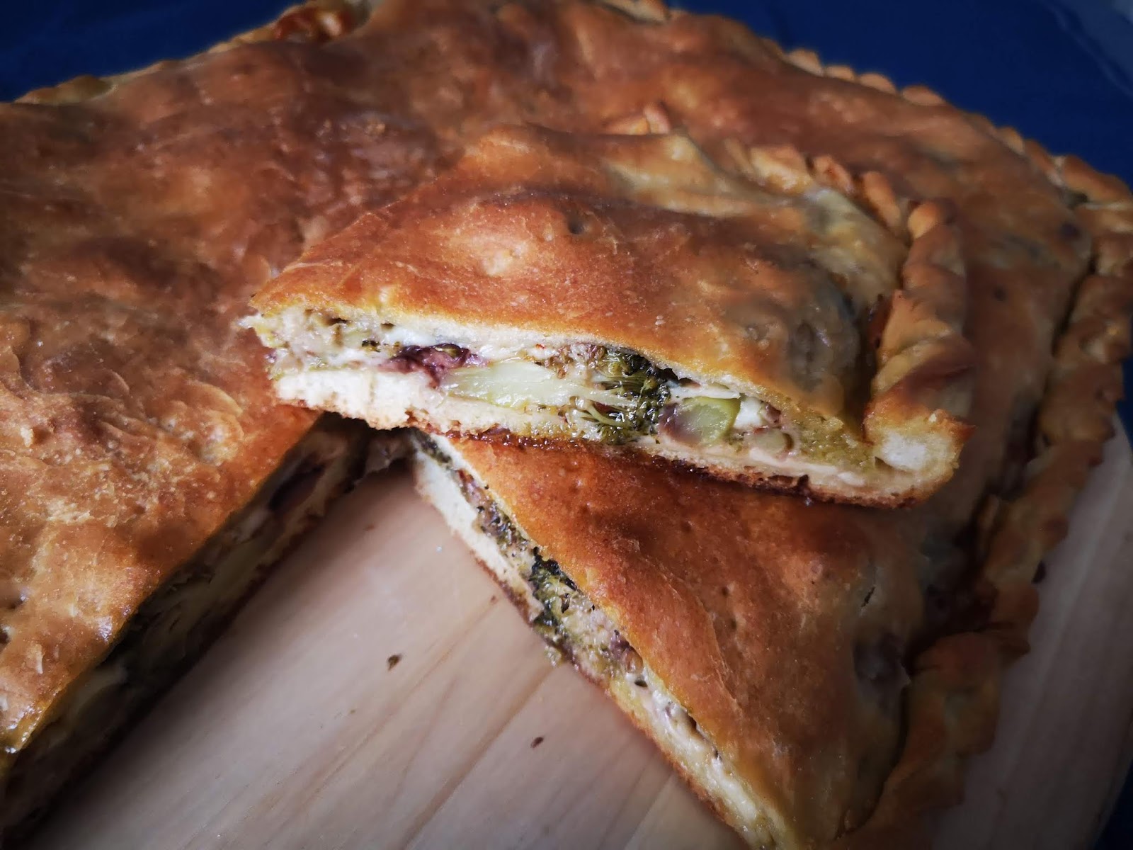 SCACCIATA SICILIANA CON BROCCOLI E TUMA - RICETTA CATANESE