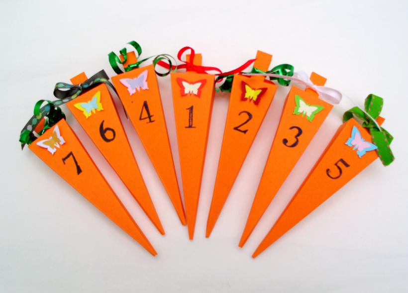 Handmade Paper-Heaven: Easter calendars - eggs, carrots, houses favor boxes