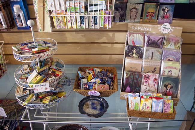 10 Elements of a Well-Curated, Sales-Increasing Displays For Artists ...