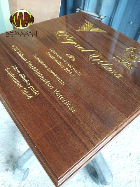 Kayu Warisan Malaysia: Tempahan Plaque Cenderahati