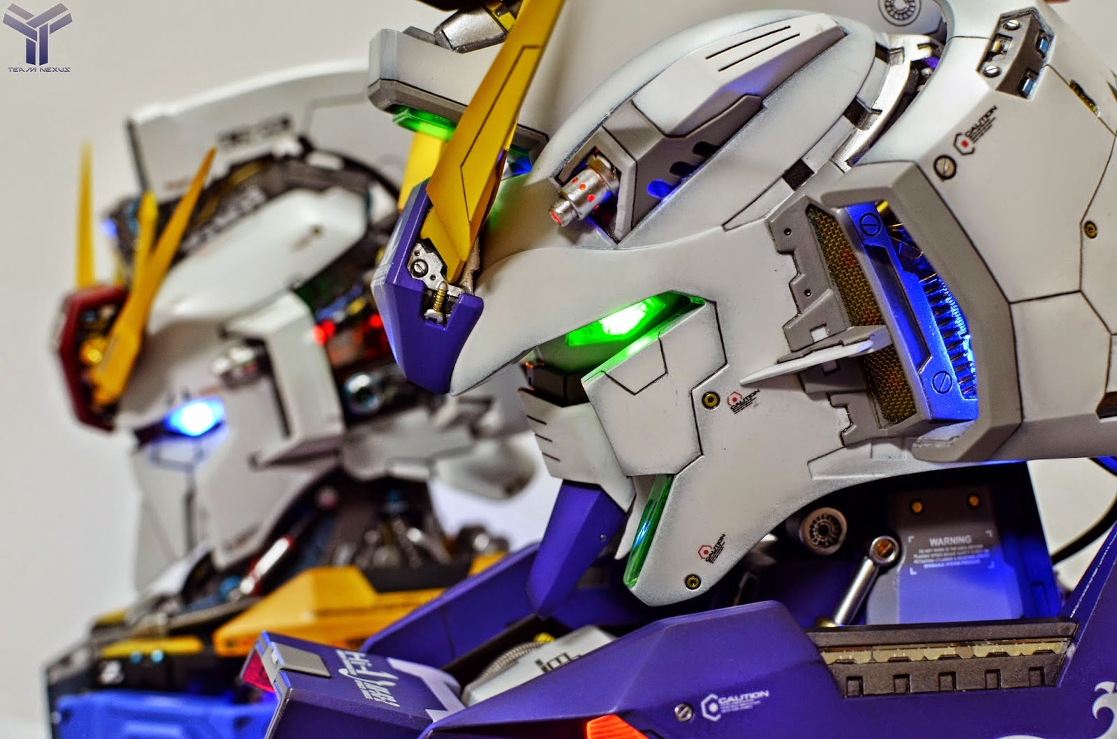 Gundam Family: GSM 1/24 Rx-93-2 Hi Nu Gundam Head Display Model Custom ...