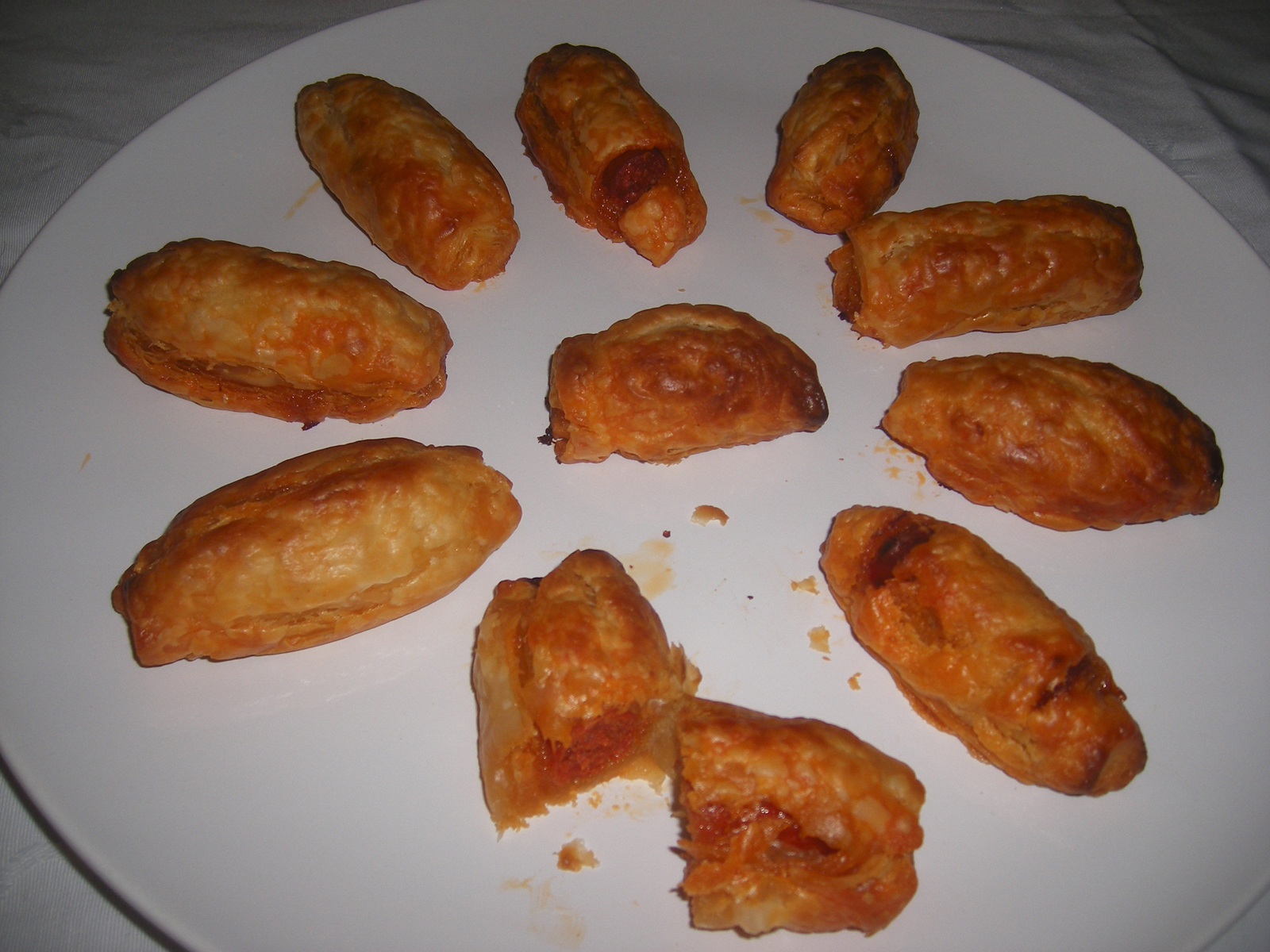 COCINA VASCA ARROXAG: HOJALDRITOS DE TXISTORRA