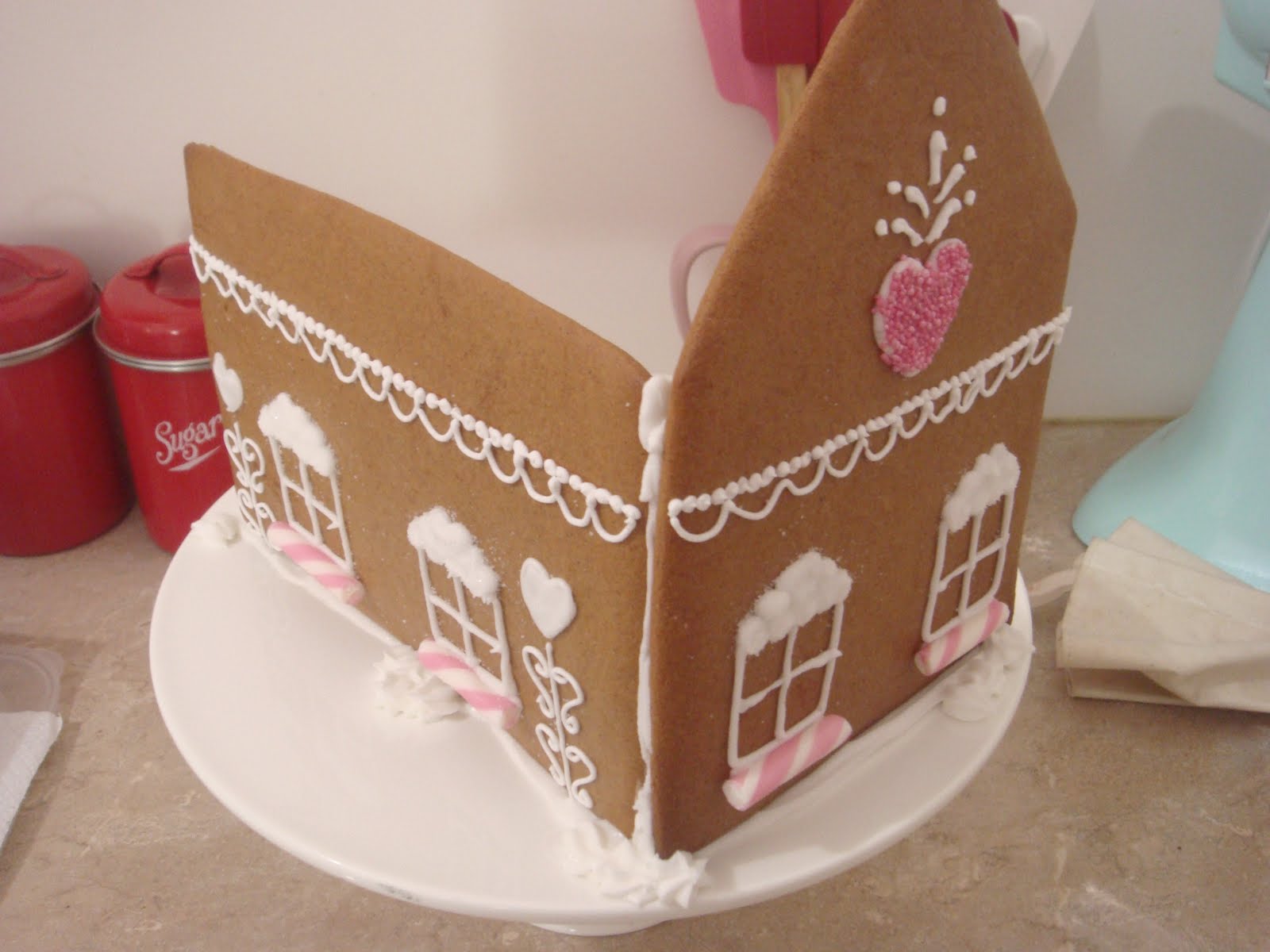 butter hearts sugar: Gingerbread House (Part 2- Decorating and Building)