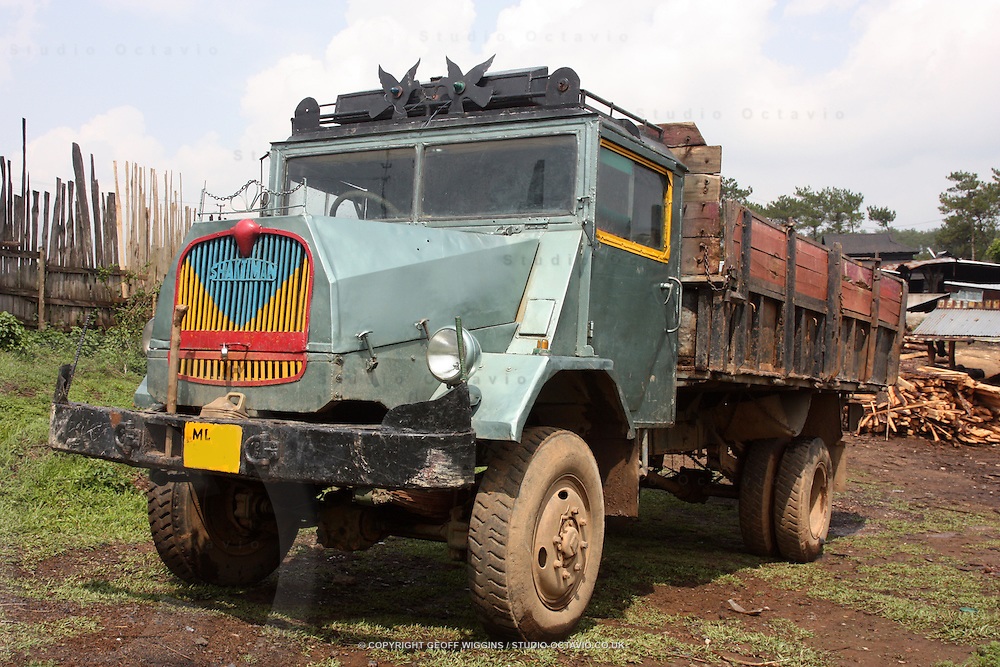 Three Vintage Vehicles of Indian Army - Shaktiman, Nissan 1Ton(4W73 ...