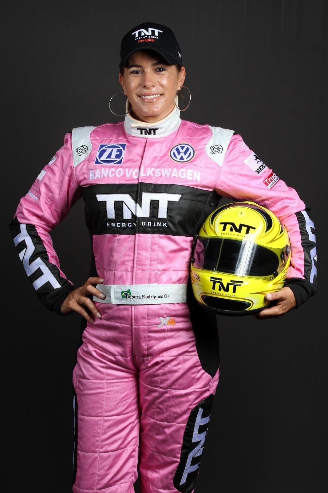 Revista Savoir Faire: Débora Rodrigues - uma mulher decidida a vencer