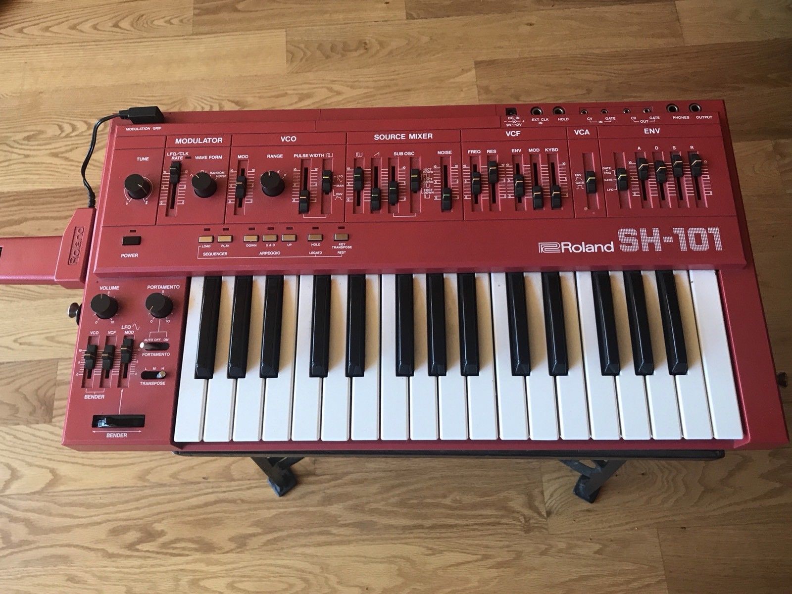 MATRIXSYNTH: Red ROLAND SH-101