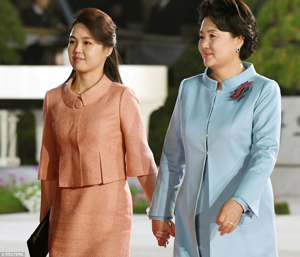 War News Updates: The First Ladies Of North And South Korea Meet For ...