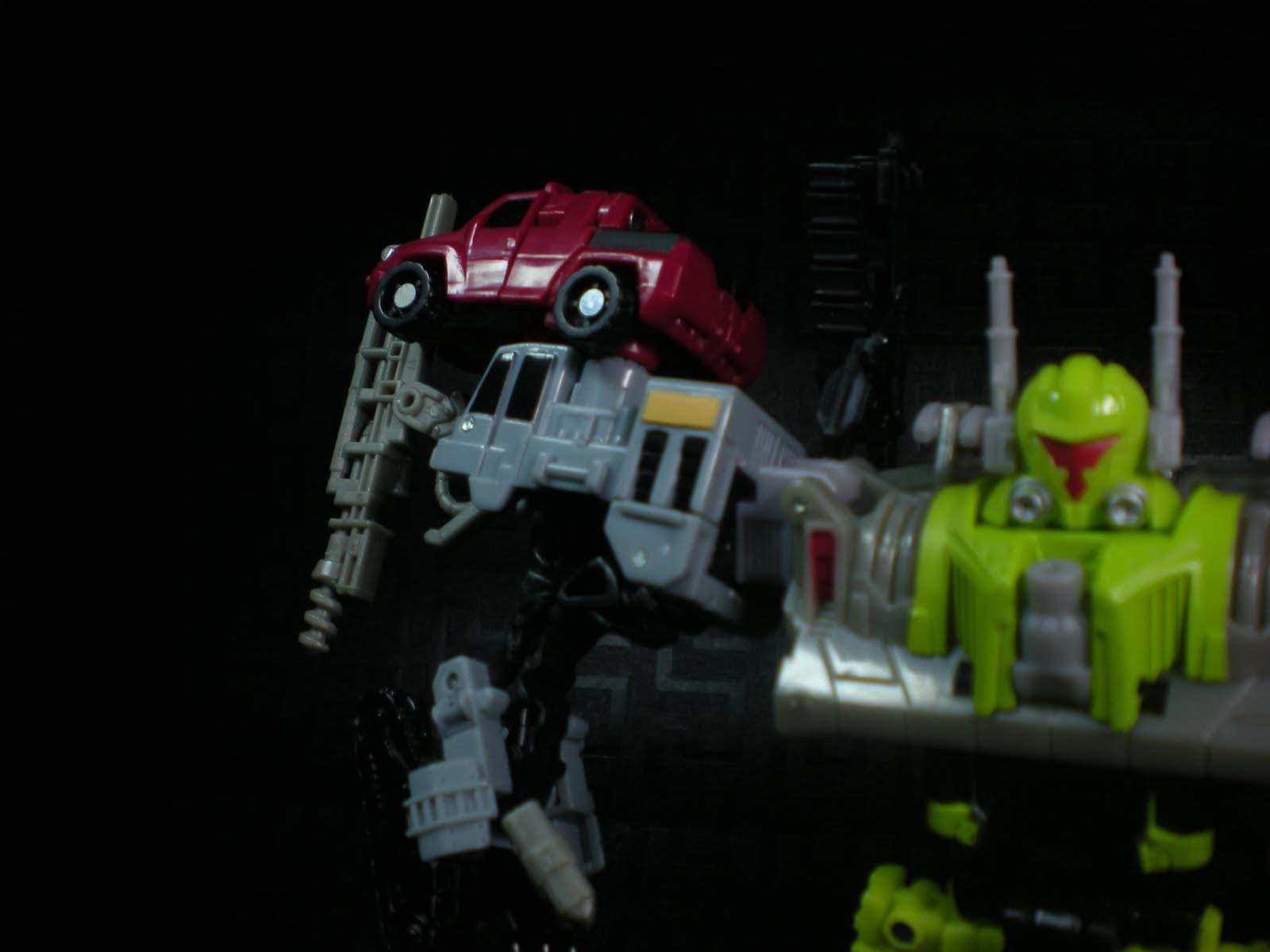 Review: [Hasbro] Transformers Drivetrain | Night's Corner
