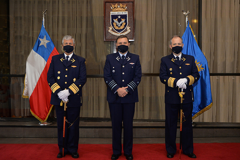 General de Aviación Albert Widmer Thomas recibió la “Gran Estrella ...