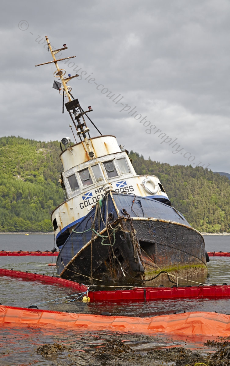 Dougie Coull Photography: 'Golden Cross' - Beached Restoration Tug