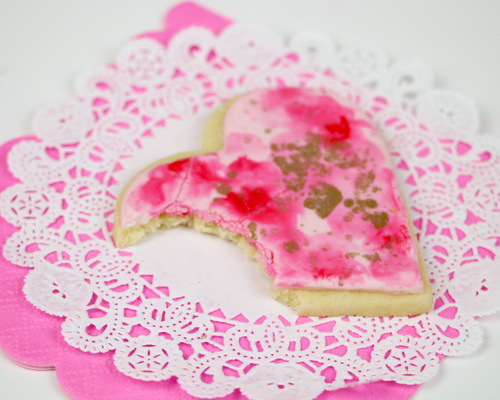 {VIDEO} Pink and Gold DIY Watercolor Sugar Cookies - The Lindsay Ann