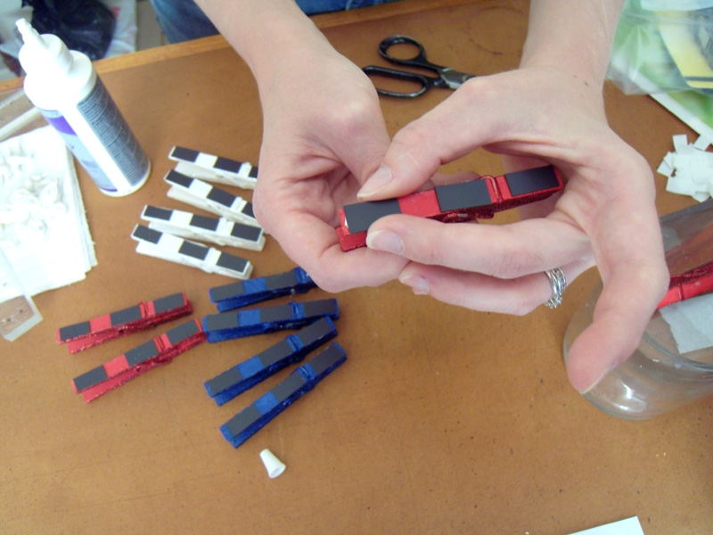 Glitter Tart Designs: Glittered Clothespin Magnets Tutorial