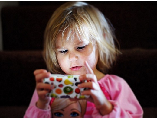 kon-khmer-toys-smartphone-can-cause-blindness