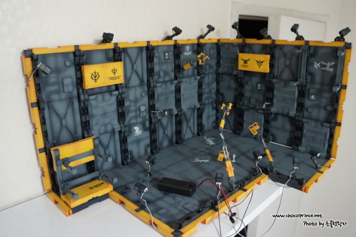 GUNDAM GUY: Hangar Base - Diorama Build w/ LEDs