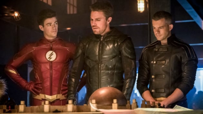 THE FLASH - Recensione episodio 4x08 "Crisis on Earth-X (3)" | Lost In ...