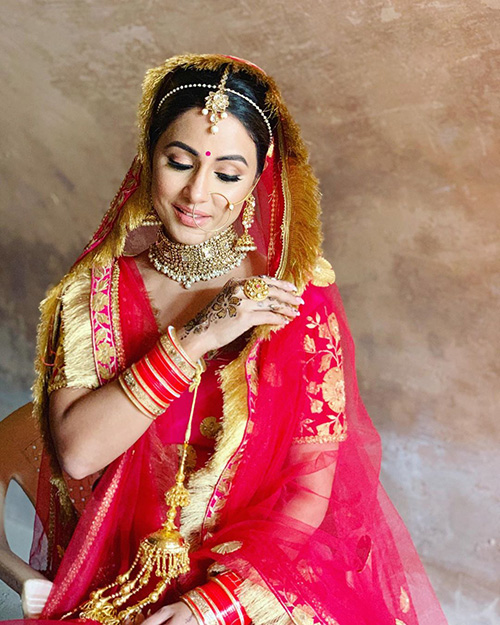 Hina Khan Looks Gorgeous In Bridal Avatar See The Photos From