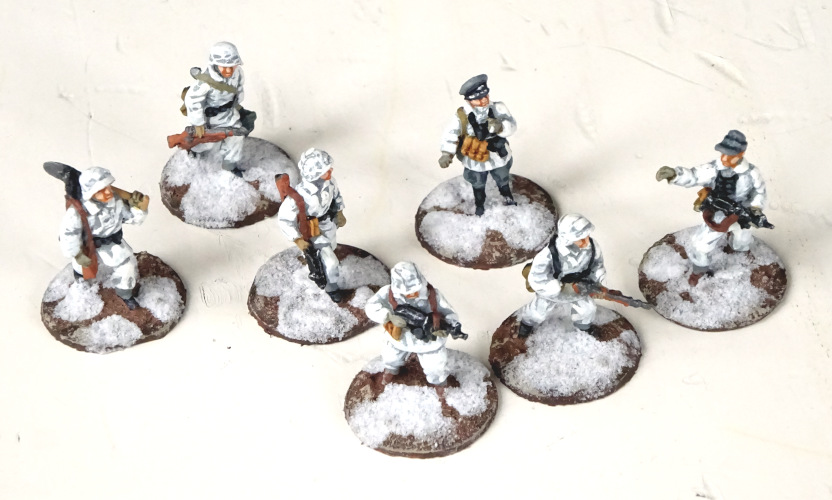 Miniature Soldiers: WWII Late War German infantry in winter uniform