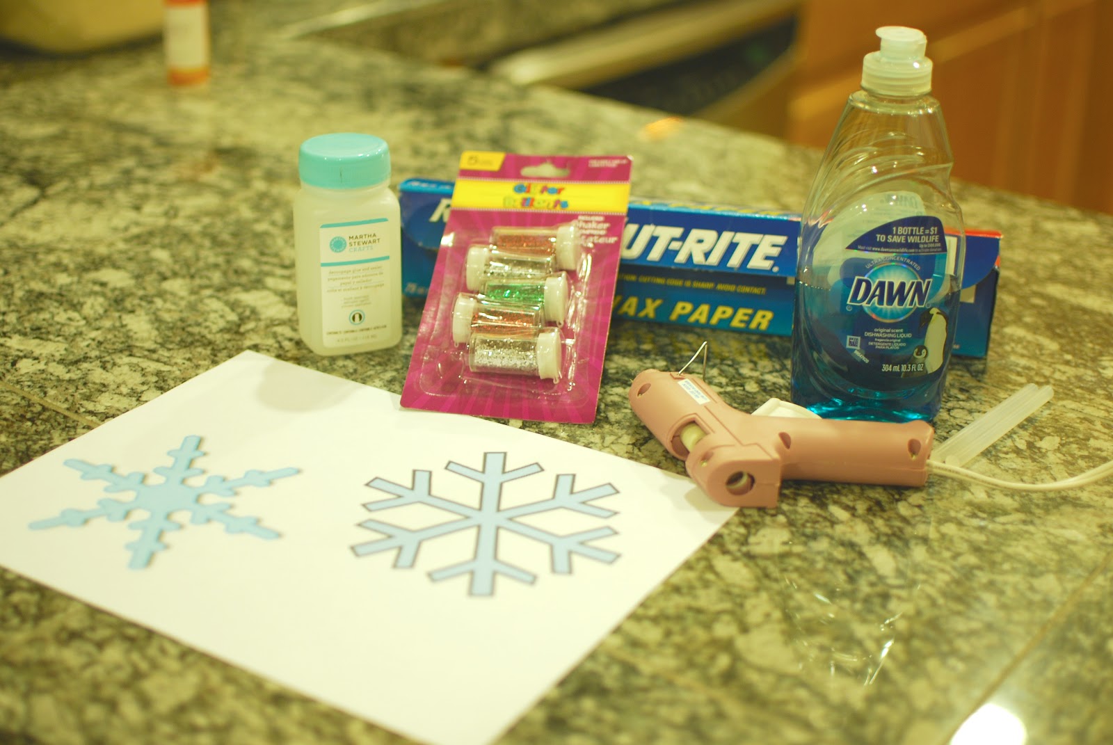 Simply Pinspirational: DIY Hot Glue Snowflake Ornament