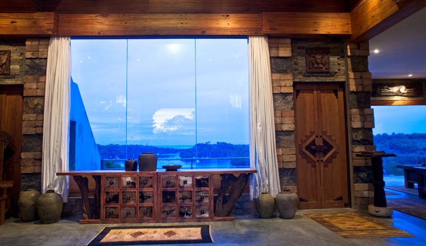 Art Galleries: Atelier Aguila [Siaton] and Mariyah Gallery [Dumaguete]