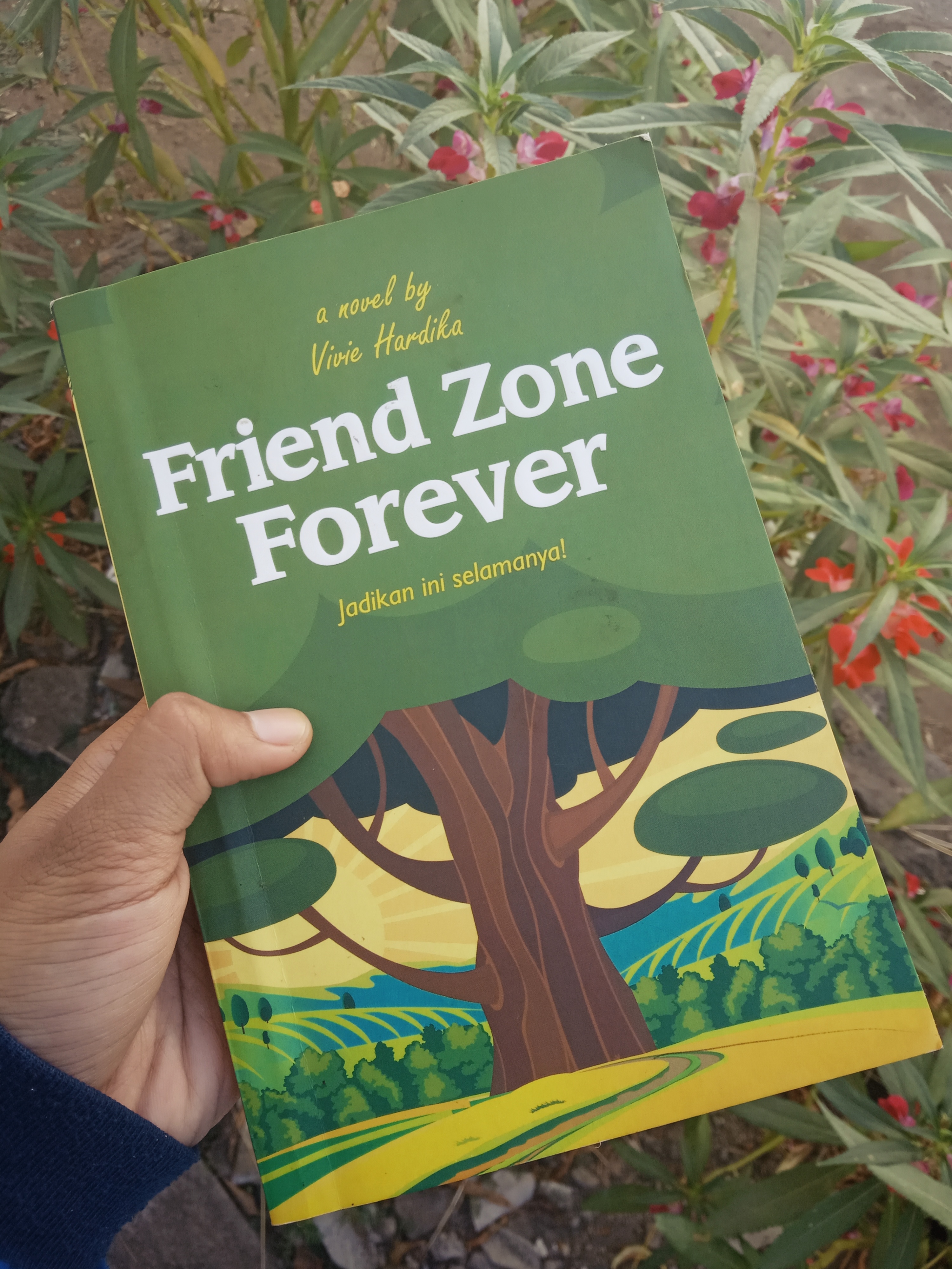 RESENSI - Refleksi Cinta dan Persahabatan dalam 'Friend Zone Forever'