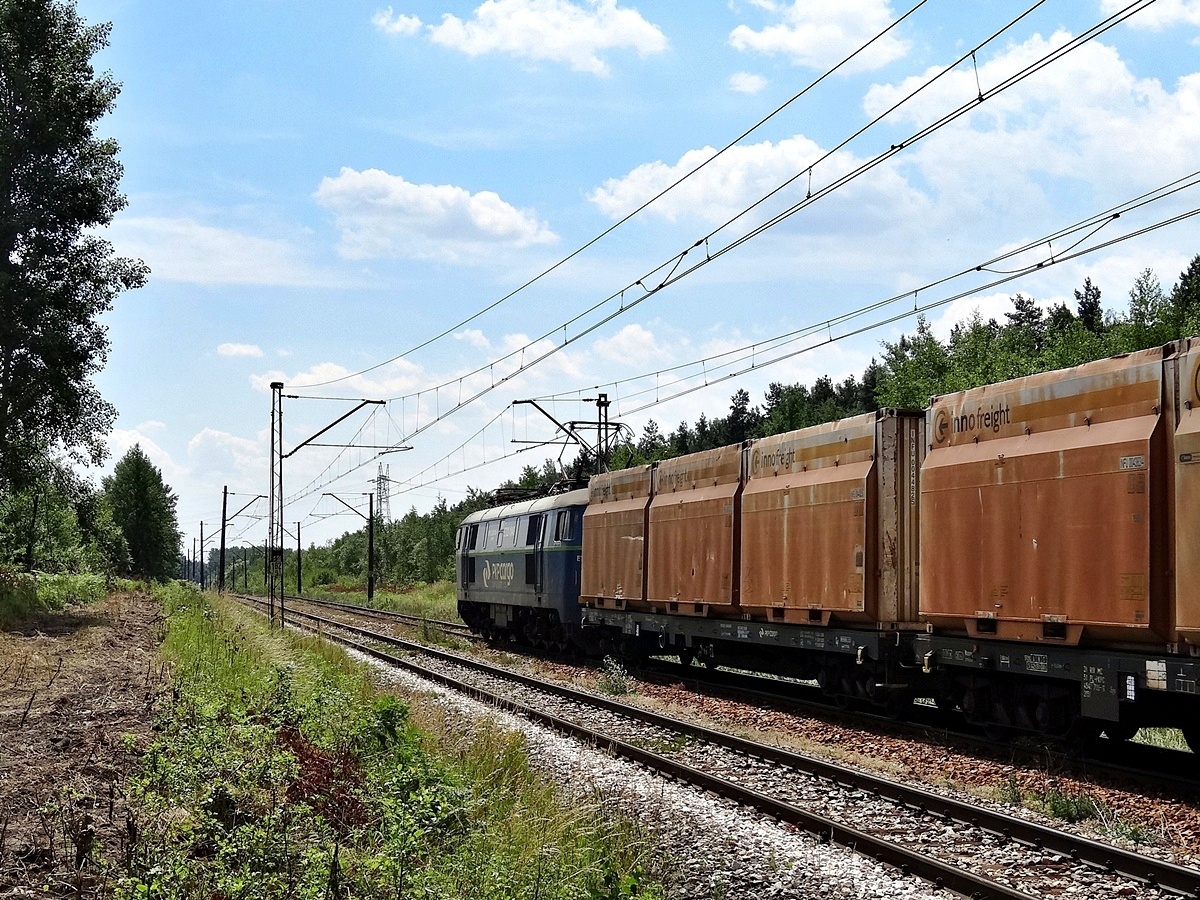 ET22-1040 na ostrym łuku 182 kilometra D29-8 | Kolejowe Kielce