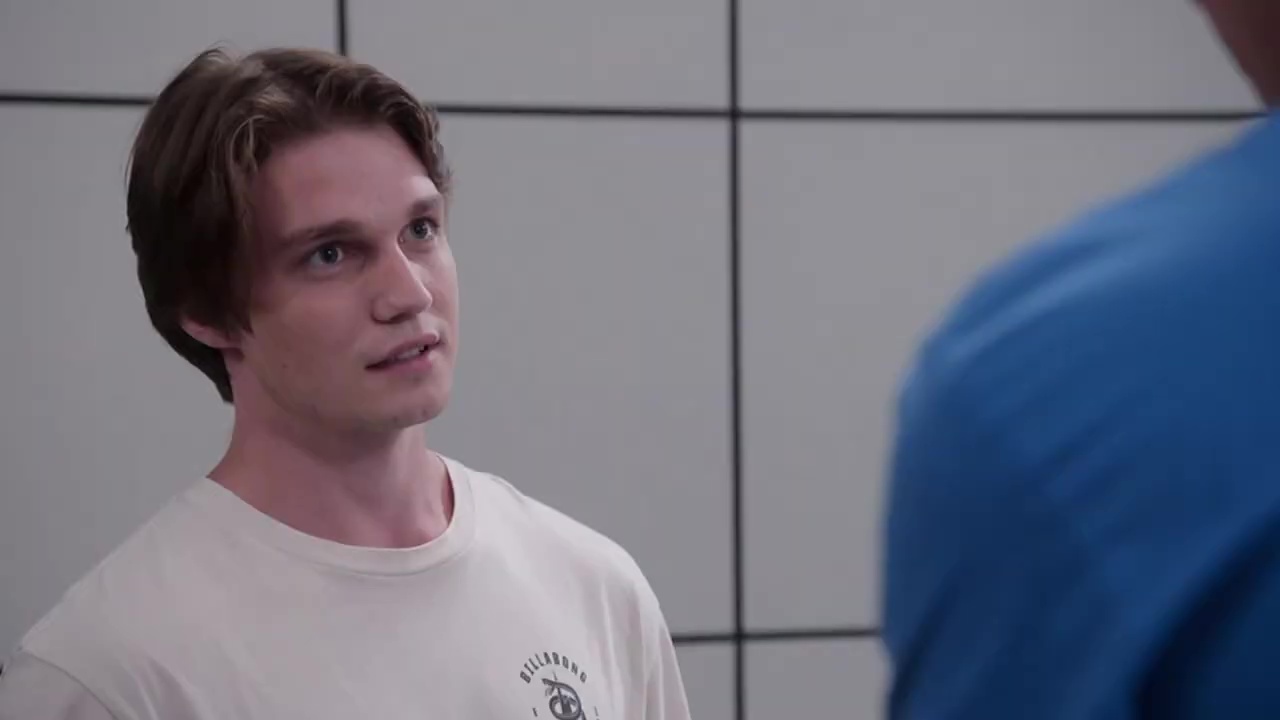 ausCAPS: Henry Rolleston shirtless in Shortland Street