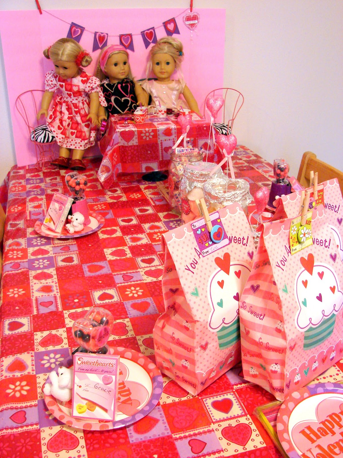 American Girl Doll Play: Valentine's Day Doll Crafting Party