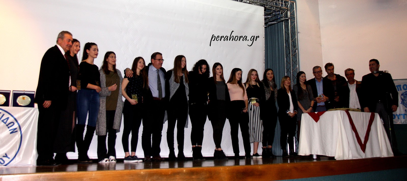 www.perahora.gr: Λουτράκι: Κοπή πίτας και βραβεύσεις αθλητών από τον ...