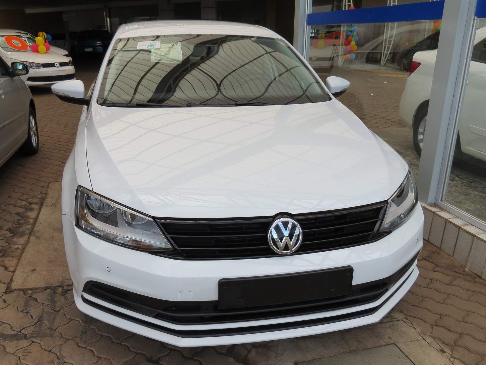 Vídeo: VW Jetta 2015 Trendline e Comfortline em detalhes
