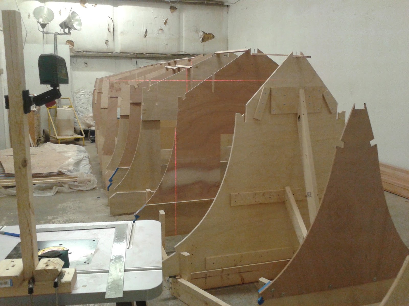 Dudley Dix Yacht Design: Framing the 26ft Sportfisherman