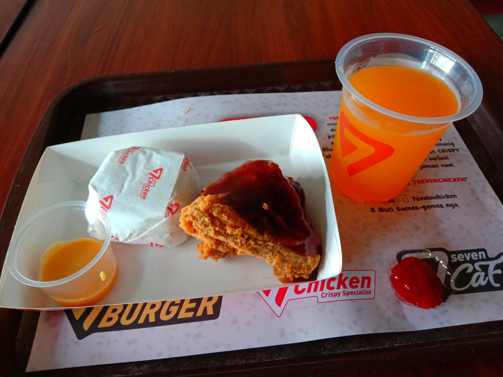 7Chicken, Kafe dan Coworking-Space Nyaman untuk Makan Ayam dan ...