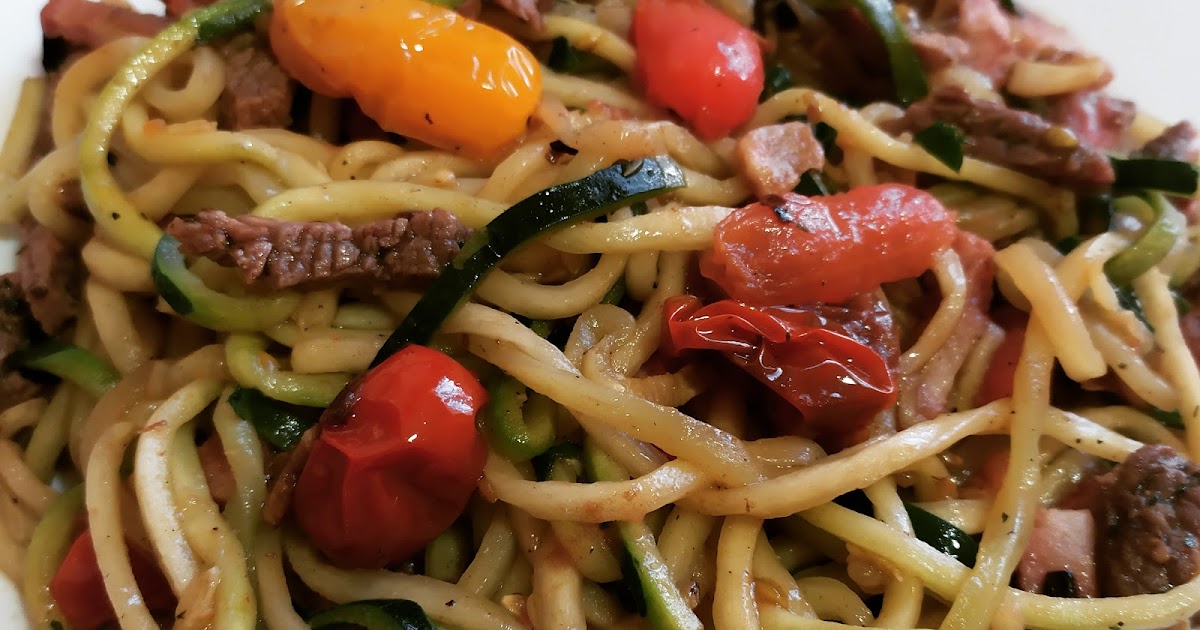 SPAGHETTI DE CALABACÍN CON TERNERA Y SOJA.