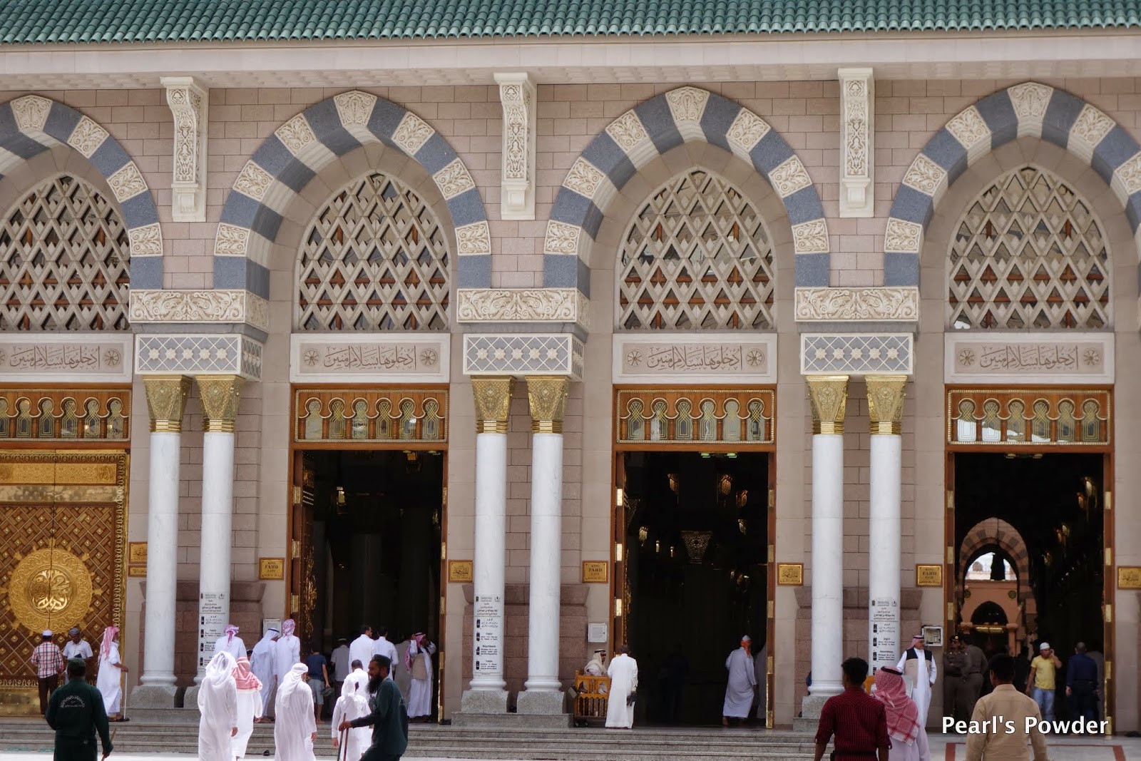 Pearl's Powder: Top 10 Things to buy from Medina