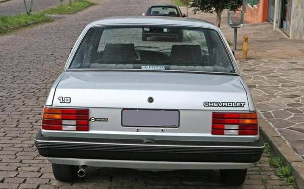 Monza SL/E 1989 1.8: fotos, consumo e especificações