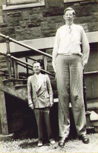 DAILY PICS: Tallest People Ever In History