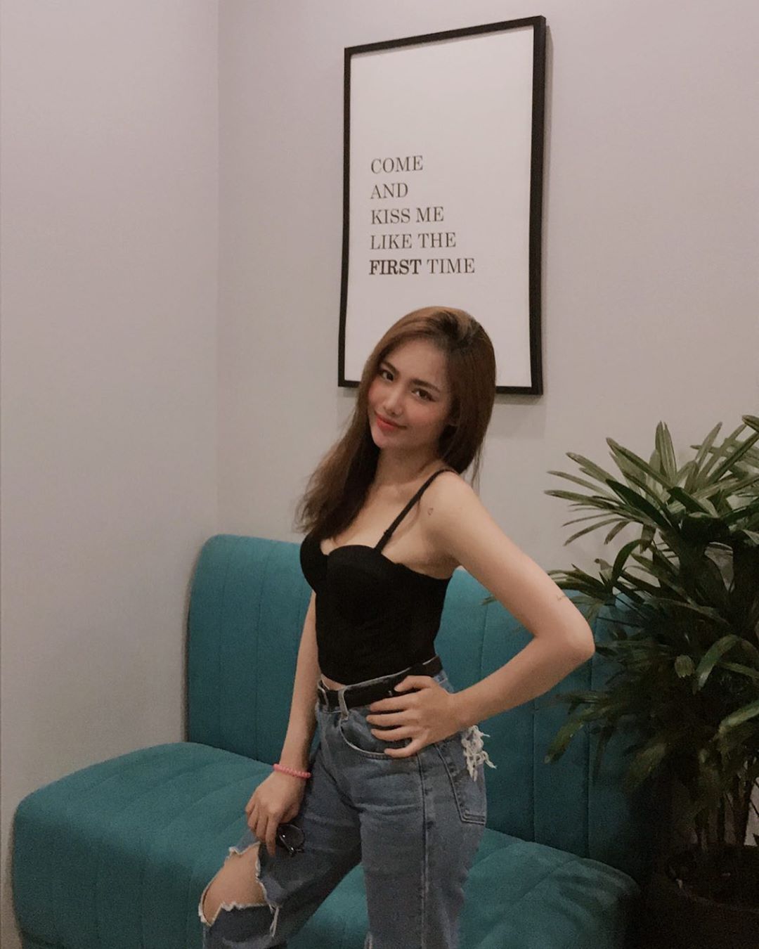 Hoàng Mai - Trái tim em vốn hỗn độn,sao anh còn làm lộn xộn thêm | Dân 47 - Website Giải Trí ...