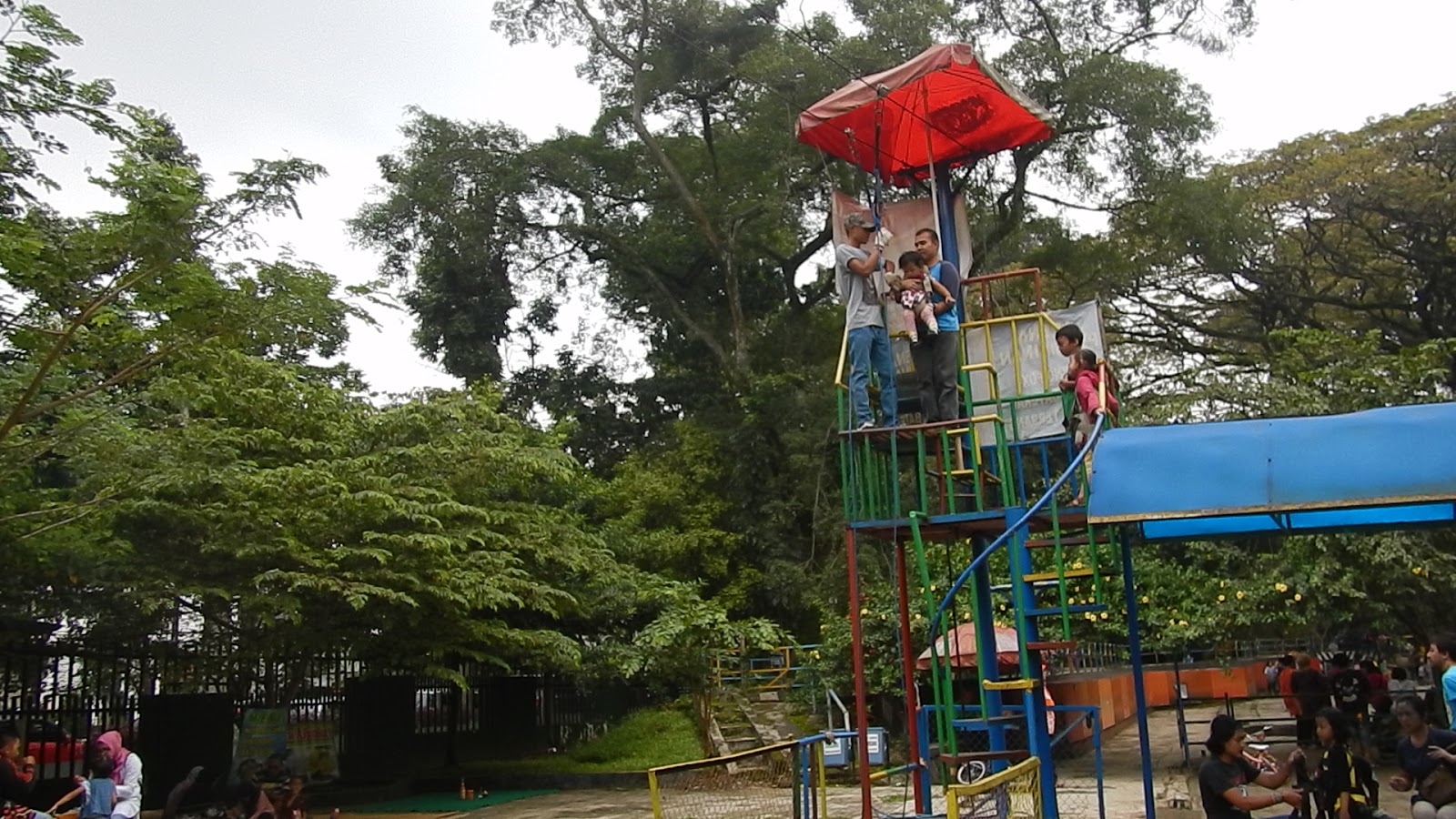 MENCOBA PERMAINAN FLYING FOX DI ARENA TAMAN LALU LINTAS BANDUNG | SRI ...