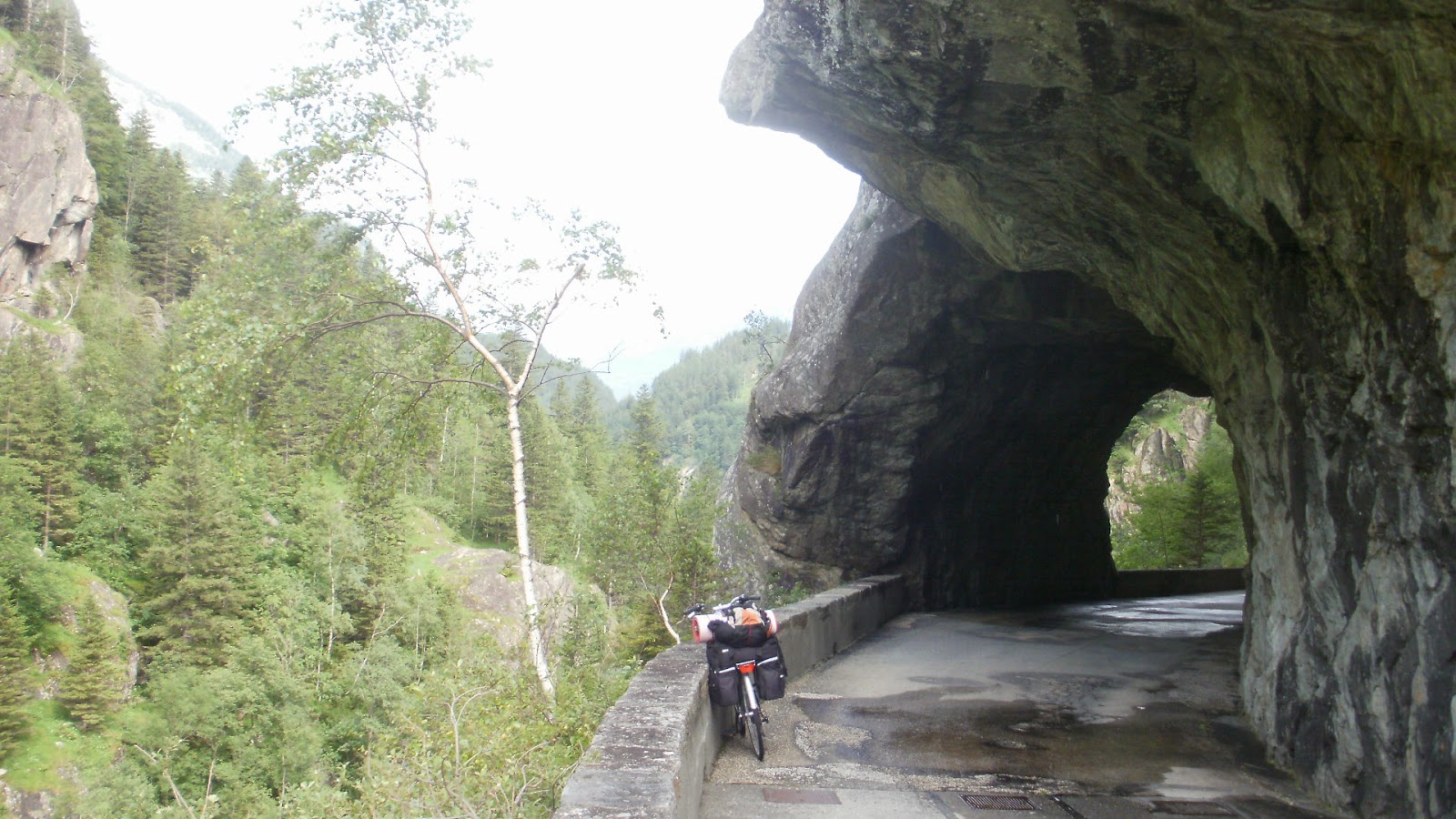EXCURSII CU BICICLETA: Elvetia