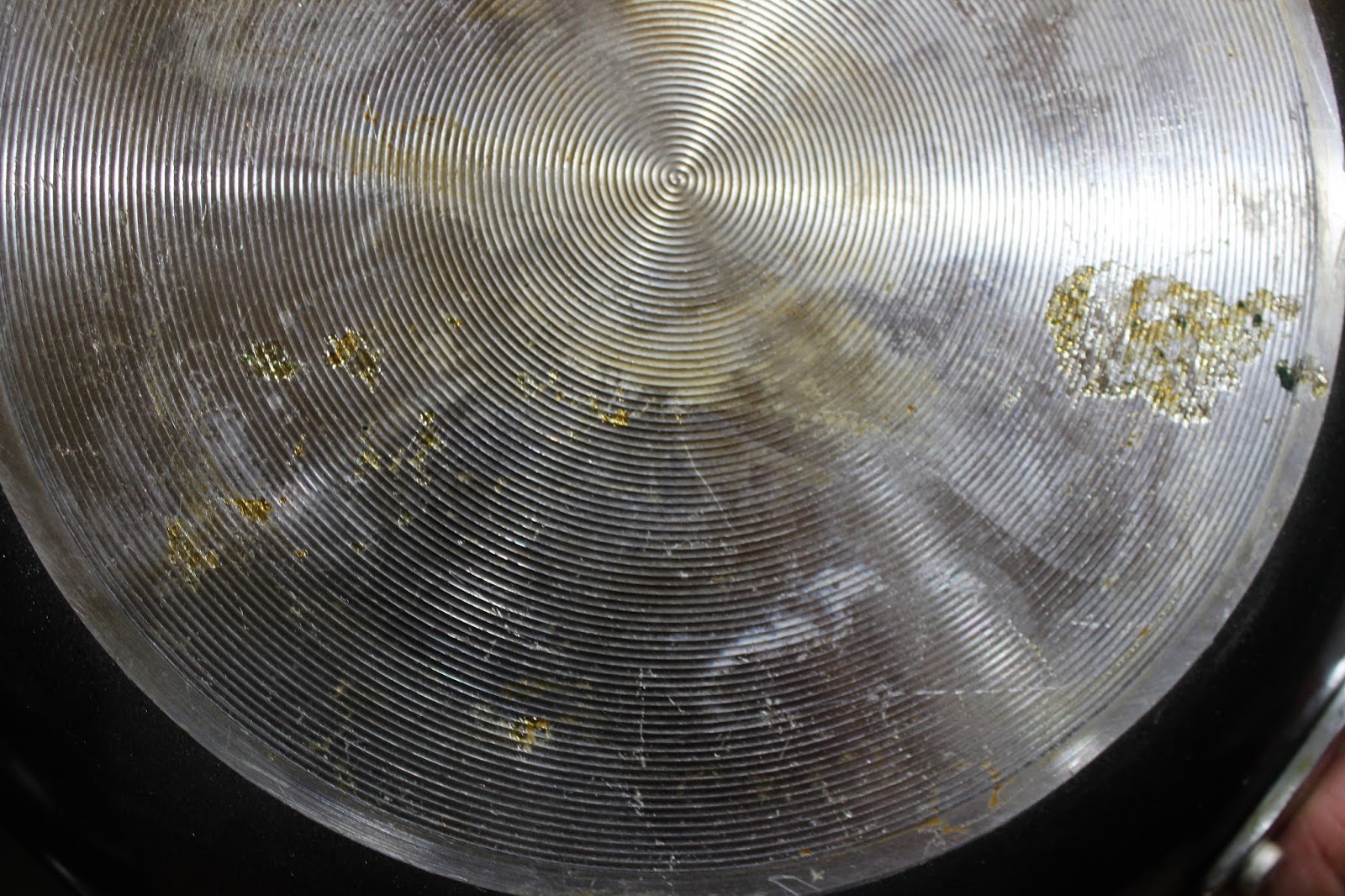 Lisa's Scrappy Hideaway: How To Clean the Bottoms of Your Pots & Pans