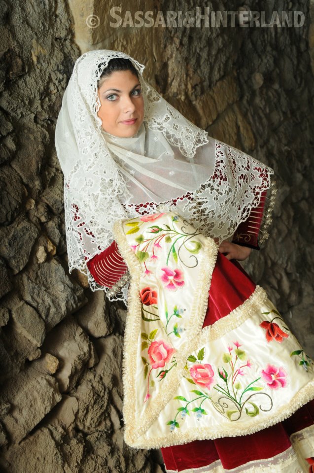 Sardinian Folk Costumes - Costumi Sardi: Osilo/Osile