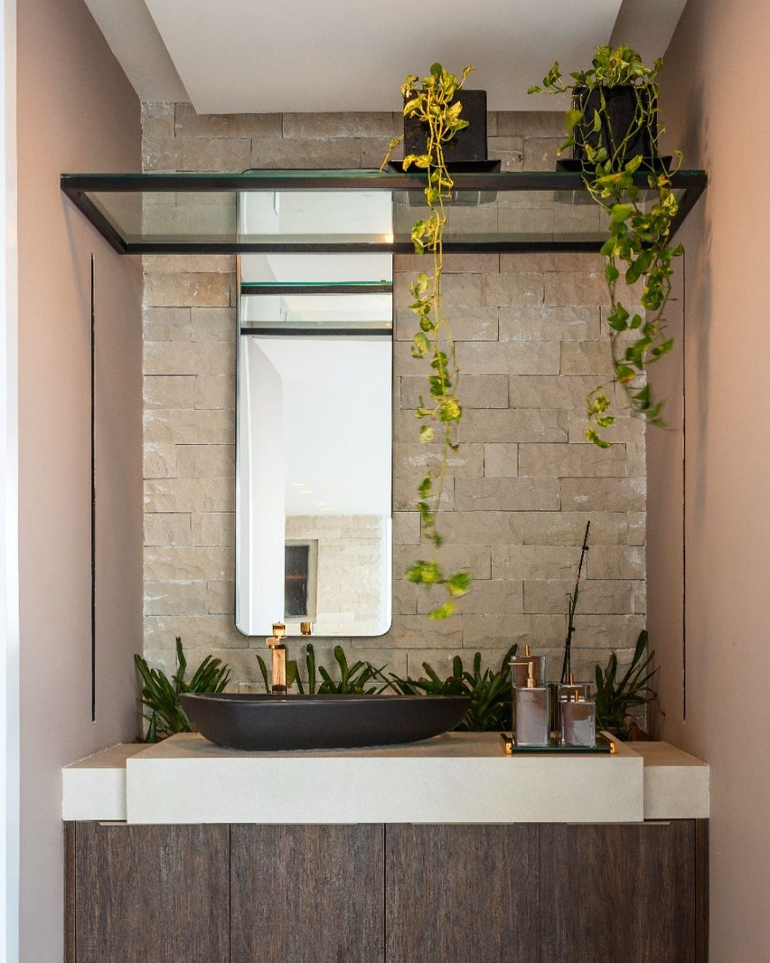 Espaço gourmet bege e marrom com materiais naturais + lavabo! - Decor ... Espaço gourmet bege e marrom com materiais naturais + lavabo! - Decor ...