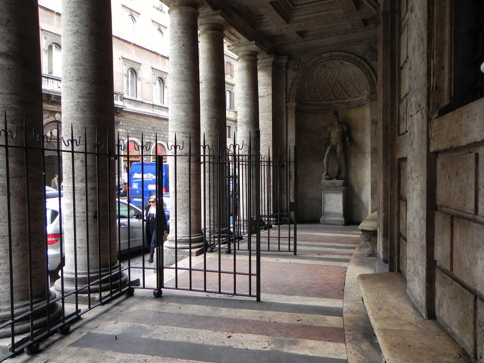 Spencer Alley: Palazzo Massimo alle Colonne