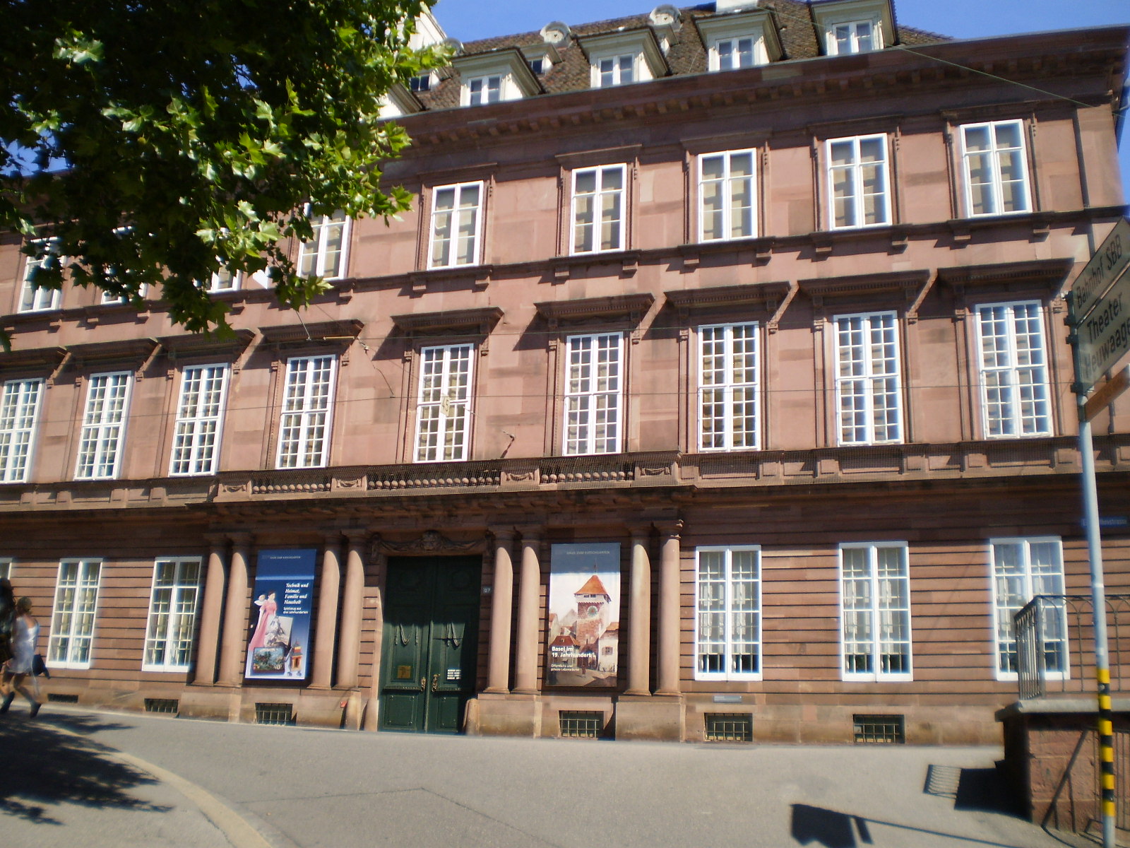 Nothing Less Radiant: Basilea (Suiza): Alrededores Del Altstadt