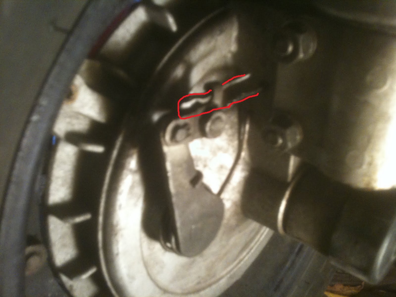 Vespa Tinkering: Front brake pad replacement - Vespa P200
